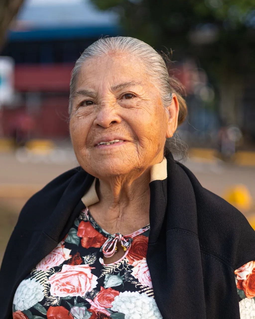 Spontaneous photo shoot with a pretty Old Lady. \ stacker news ~Photography